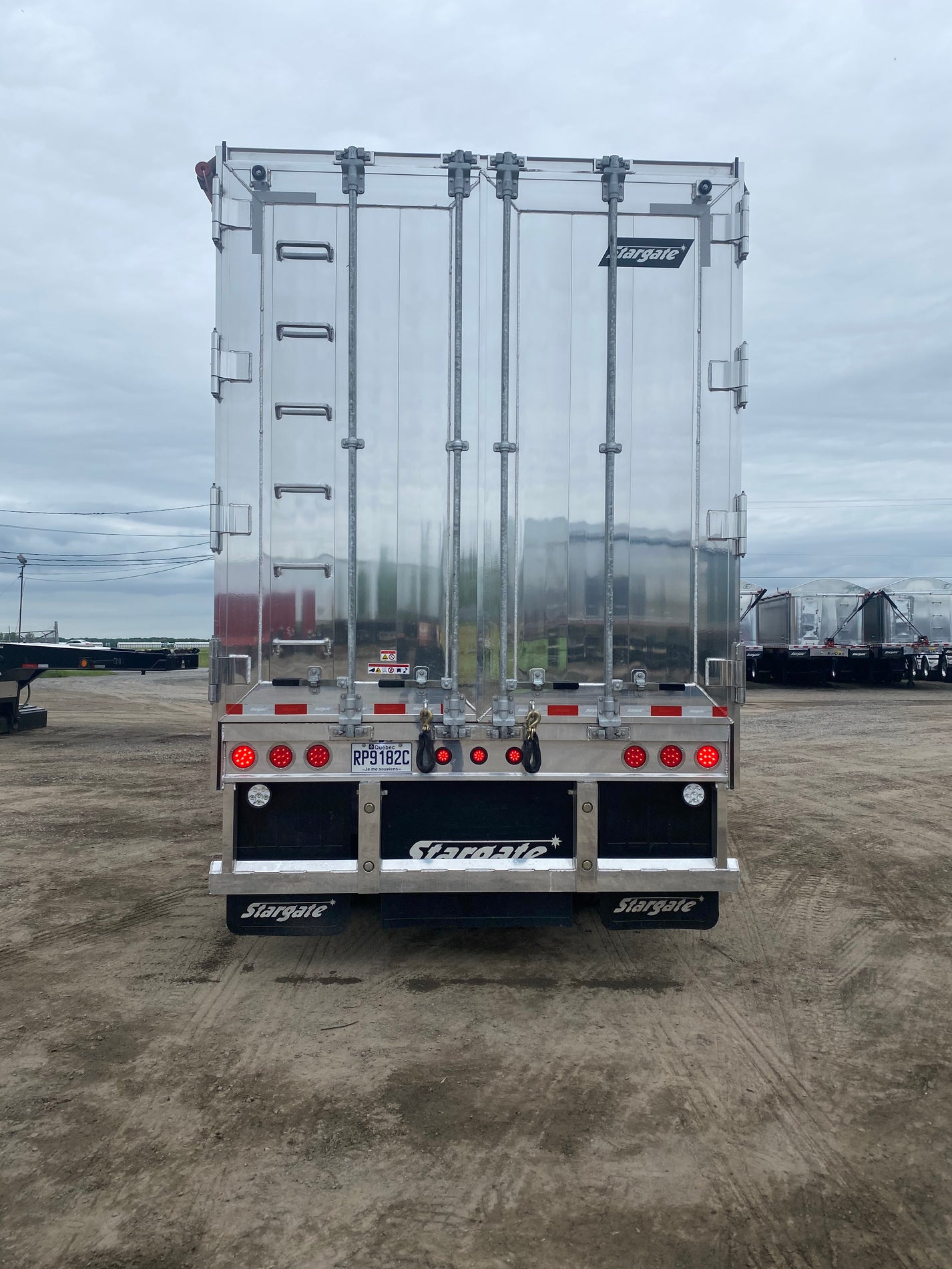 Plancher mobile 100% Aluminium 4 ess. - SUR COMMANDE – Remorques Lewis